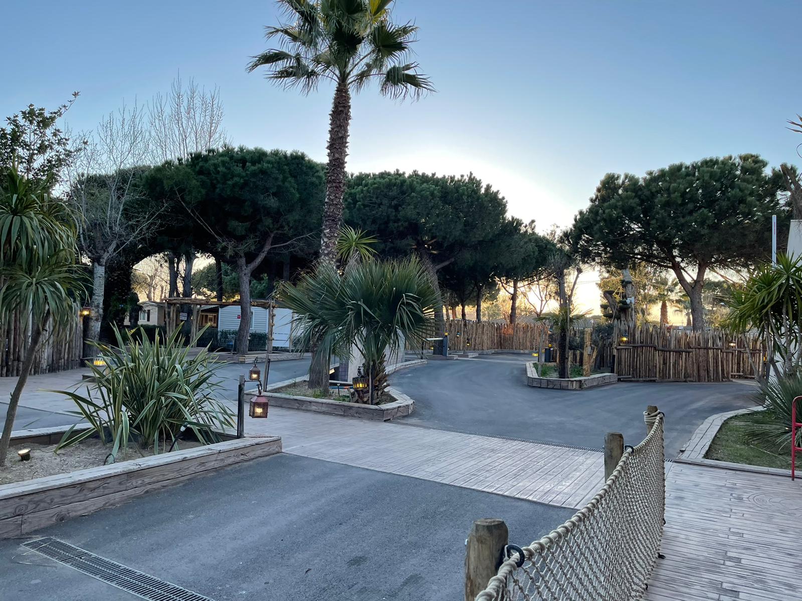 Camping 4 étoiles Les Sables d'Or au Cap d'Agde - Détente et Parc Aquatique